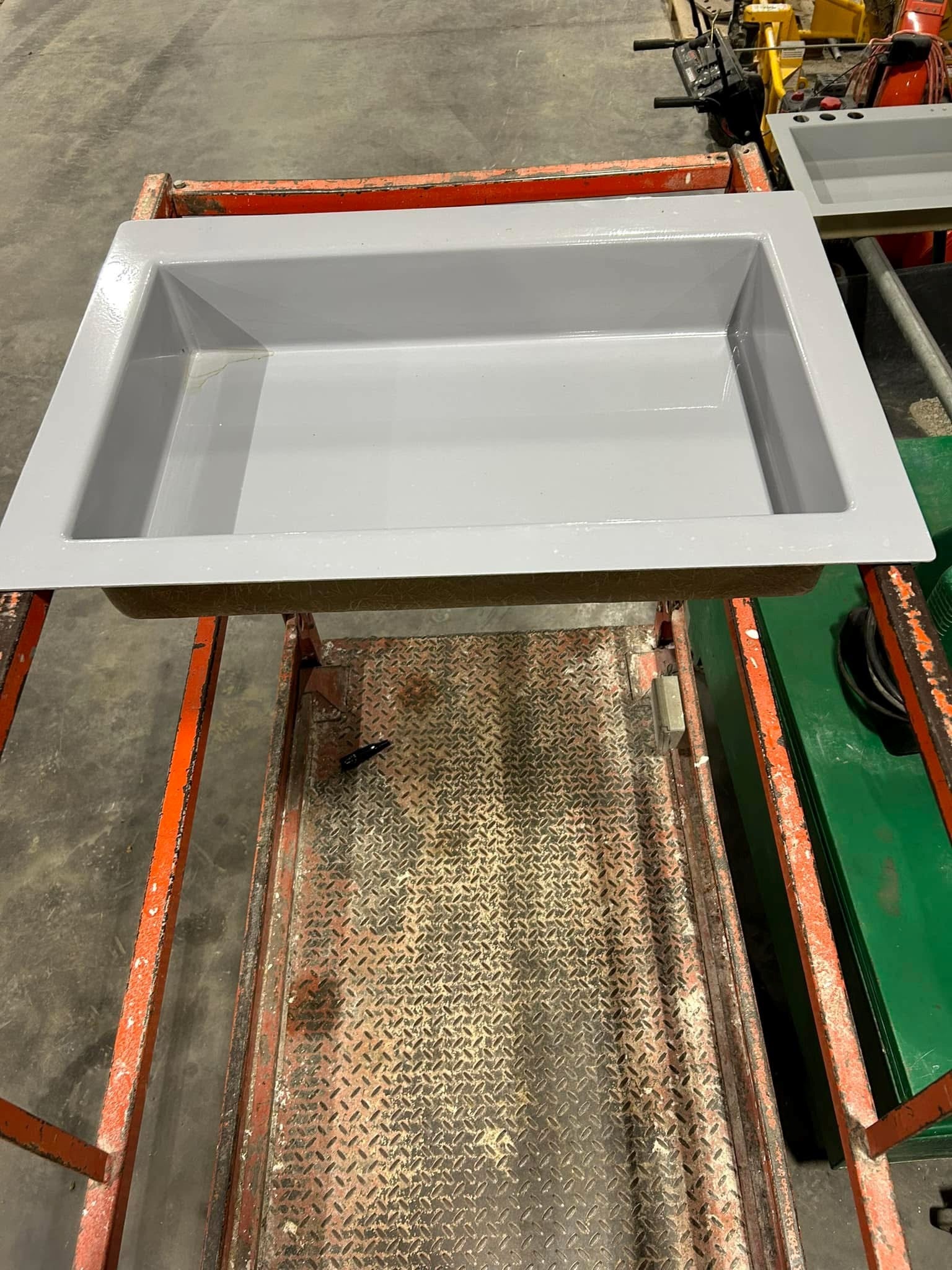 Scissors Lift Tool Tray | Robert's Fiberglass
